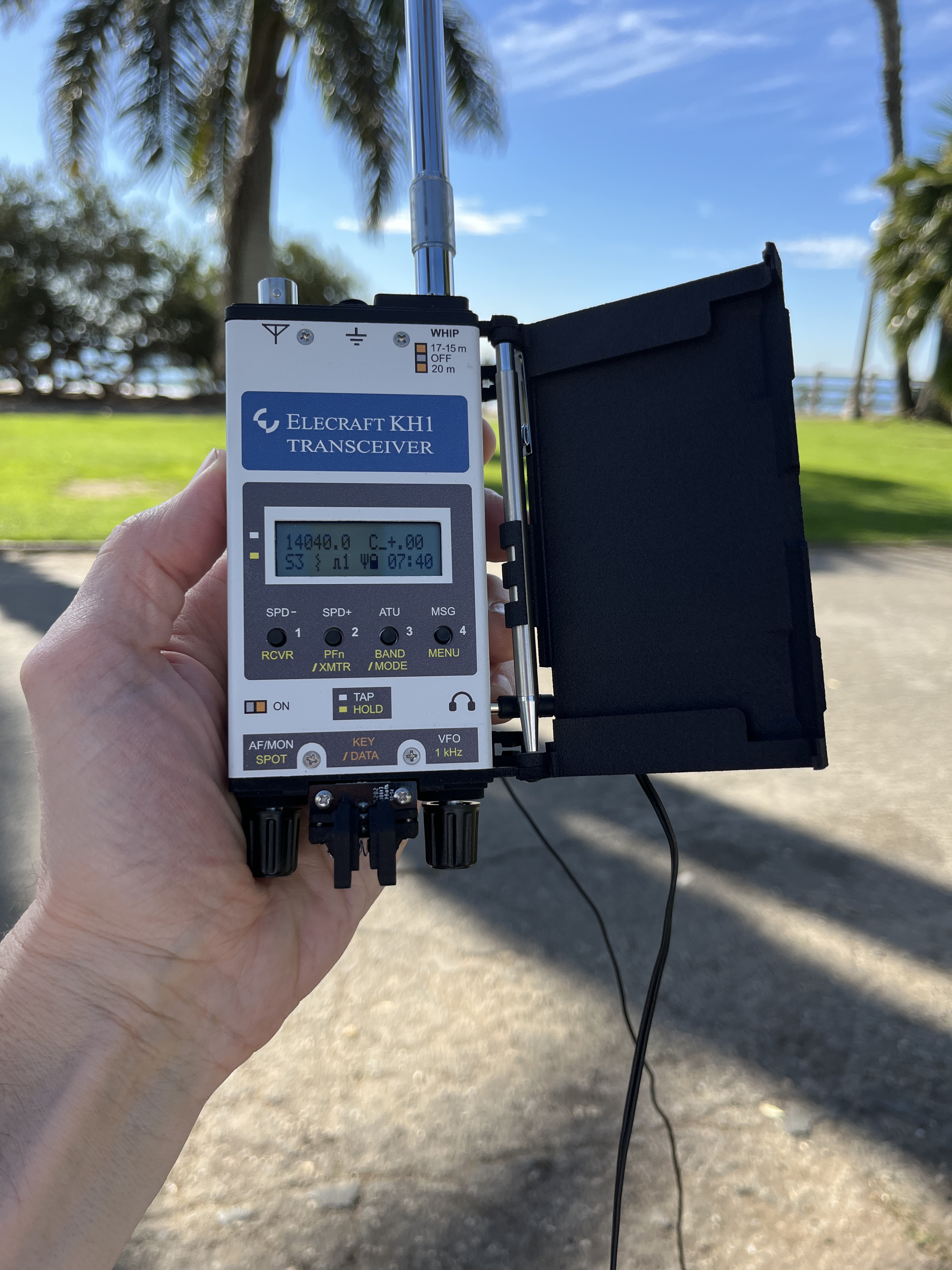 Elecraft KH1, Premiers QSO – F4WFI